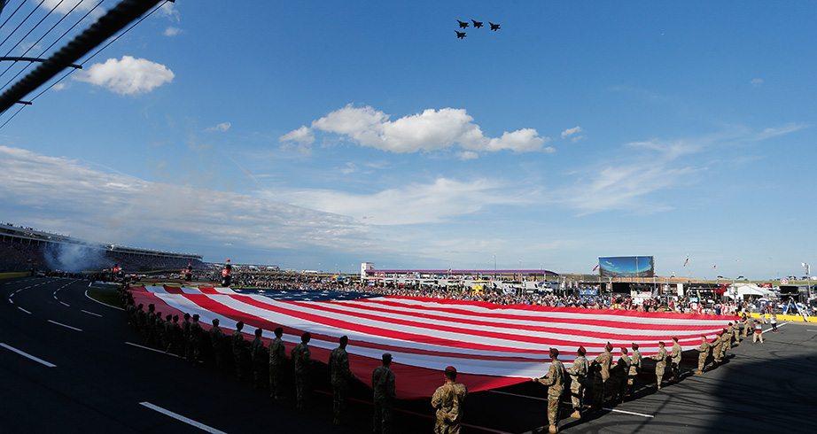 NASCAR Salutes: Drivers thank military members - NASCAR EN ESPANOL