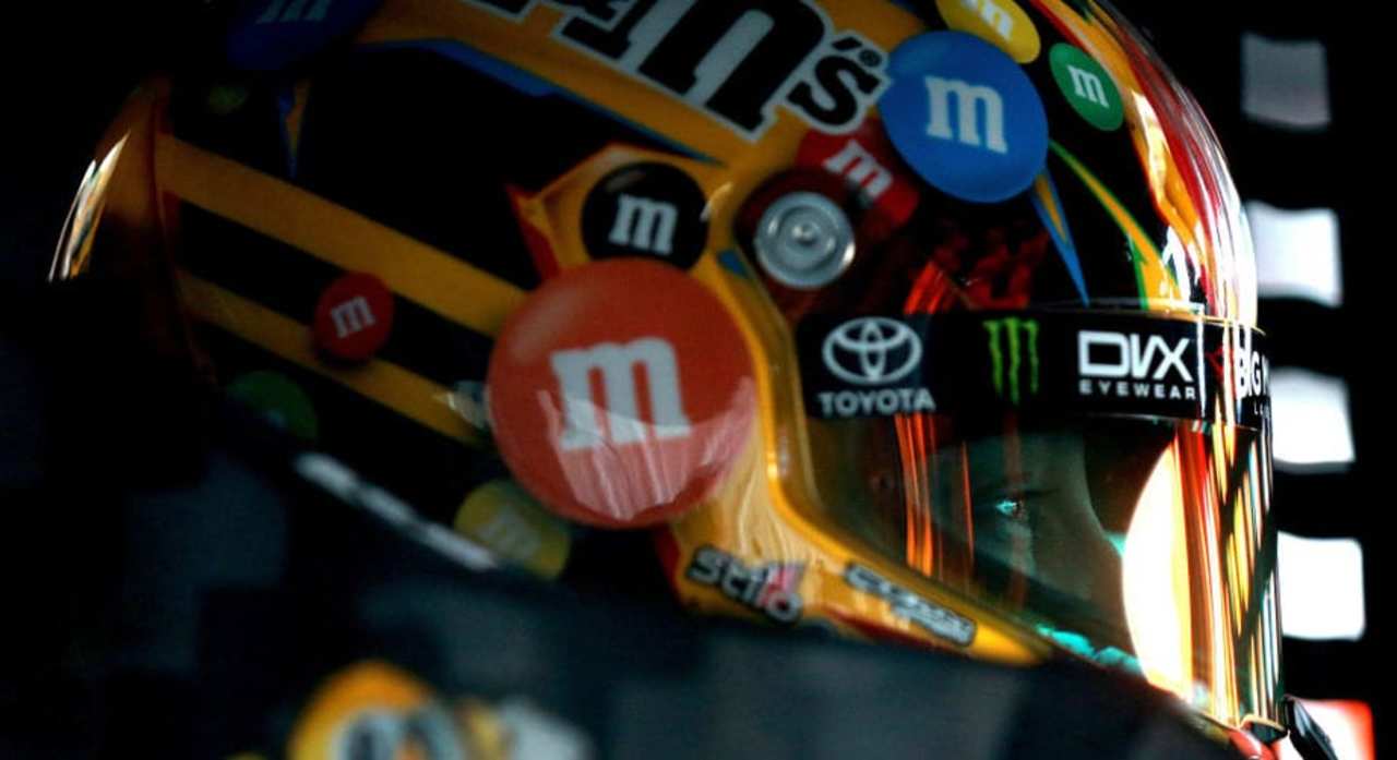 Kyle Busch admits his beard is a perfect top 10 - NASCAR EN ESPANOL