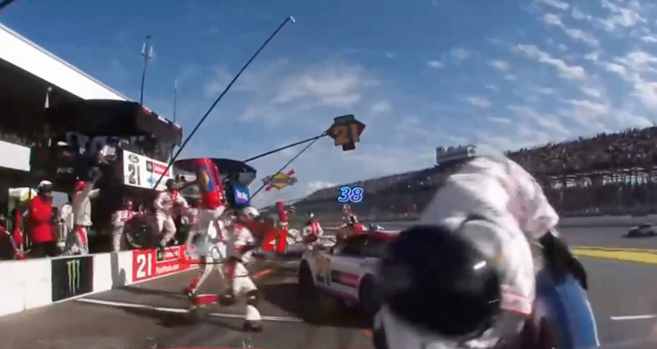 How stack-up on pit road led to a crew member getting hit - NASCAR EN ...