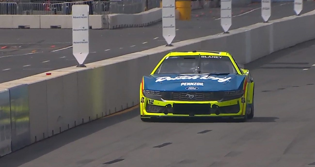 Ryan Blaney plays strategy to claim Stage 2 victory - NASCAR EN ESPANOL