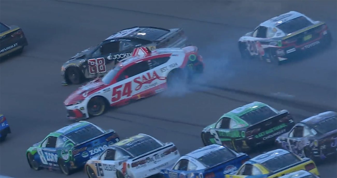 Restart wreck rewind: All angles of 'Big One' at Vegas - NASCAR EN ESPANOL