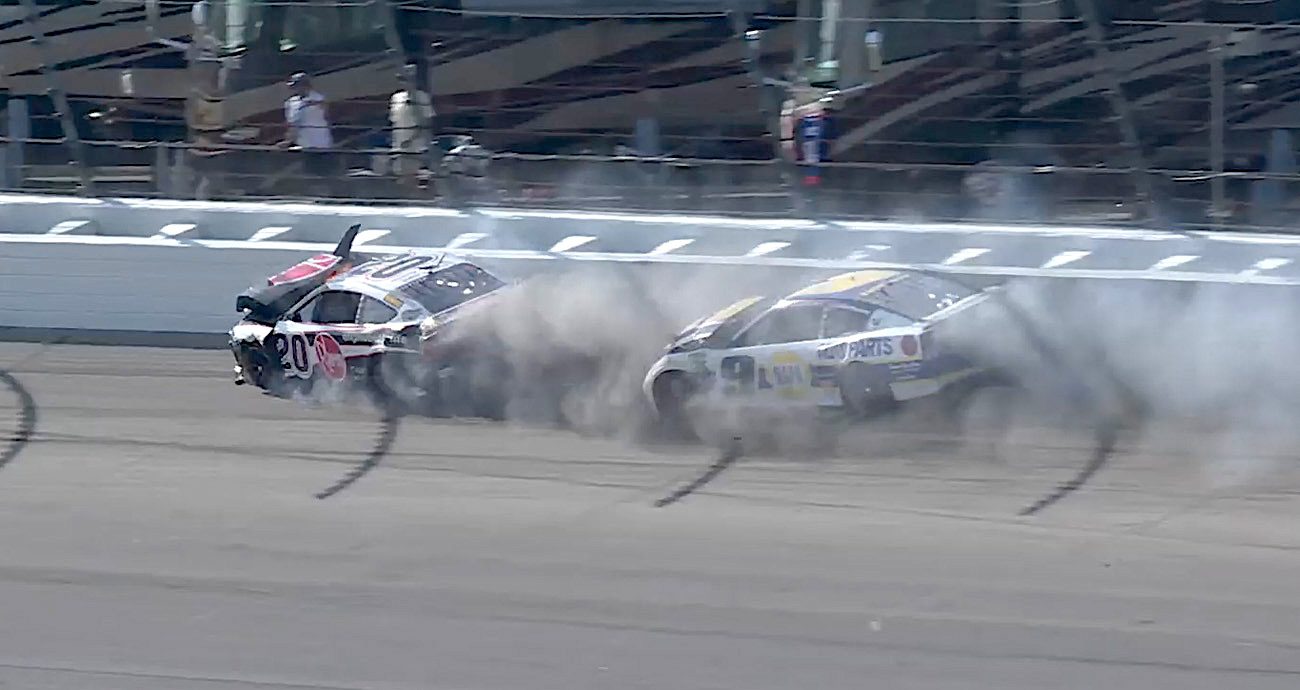 Elliott, Bell slam wall, bring out red flag after restart battle ...